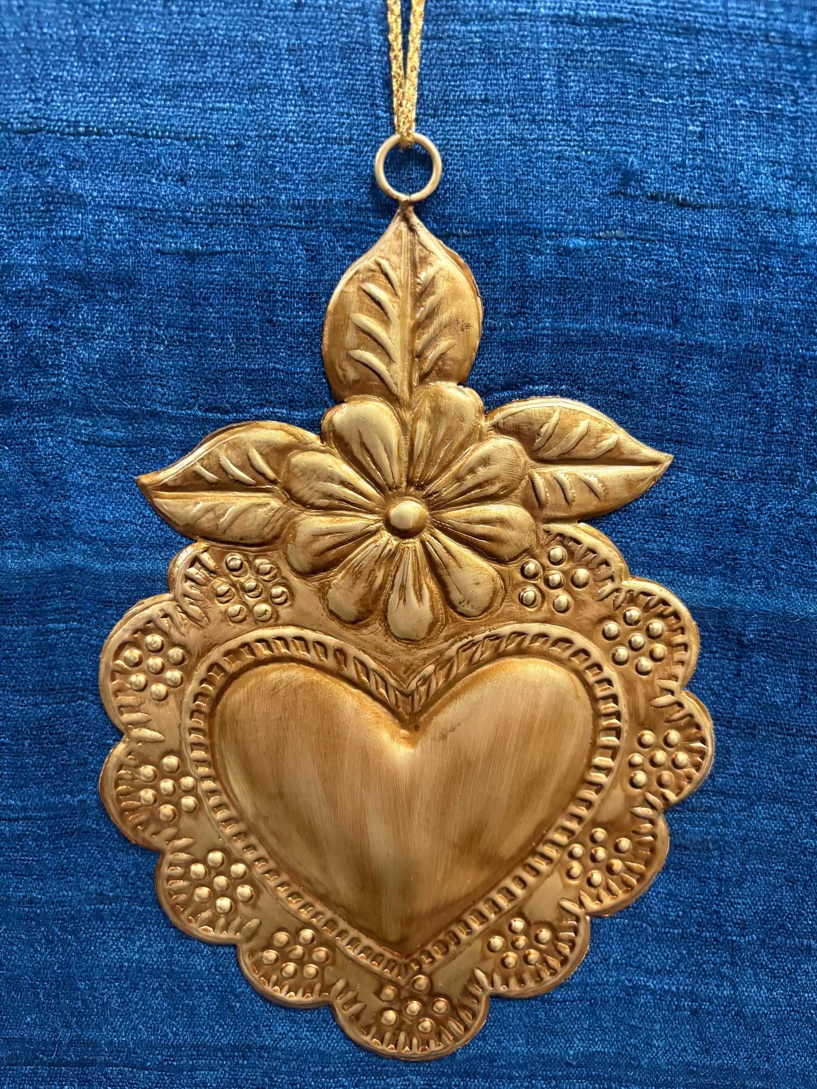 Flower Embossing Heart Ornament